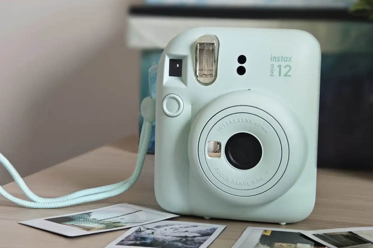 4 Keunggulan Kamera Instax Mini 12 yang Pasti Membuatmu Kepincut - Lis ...